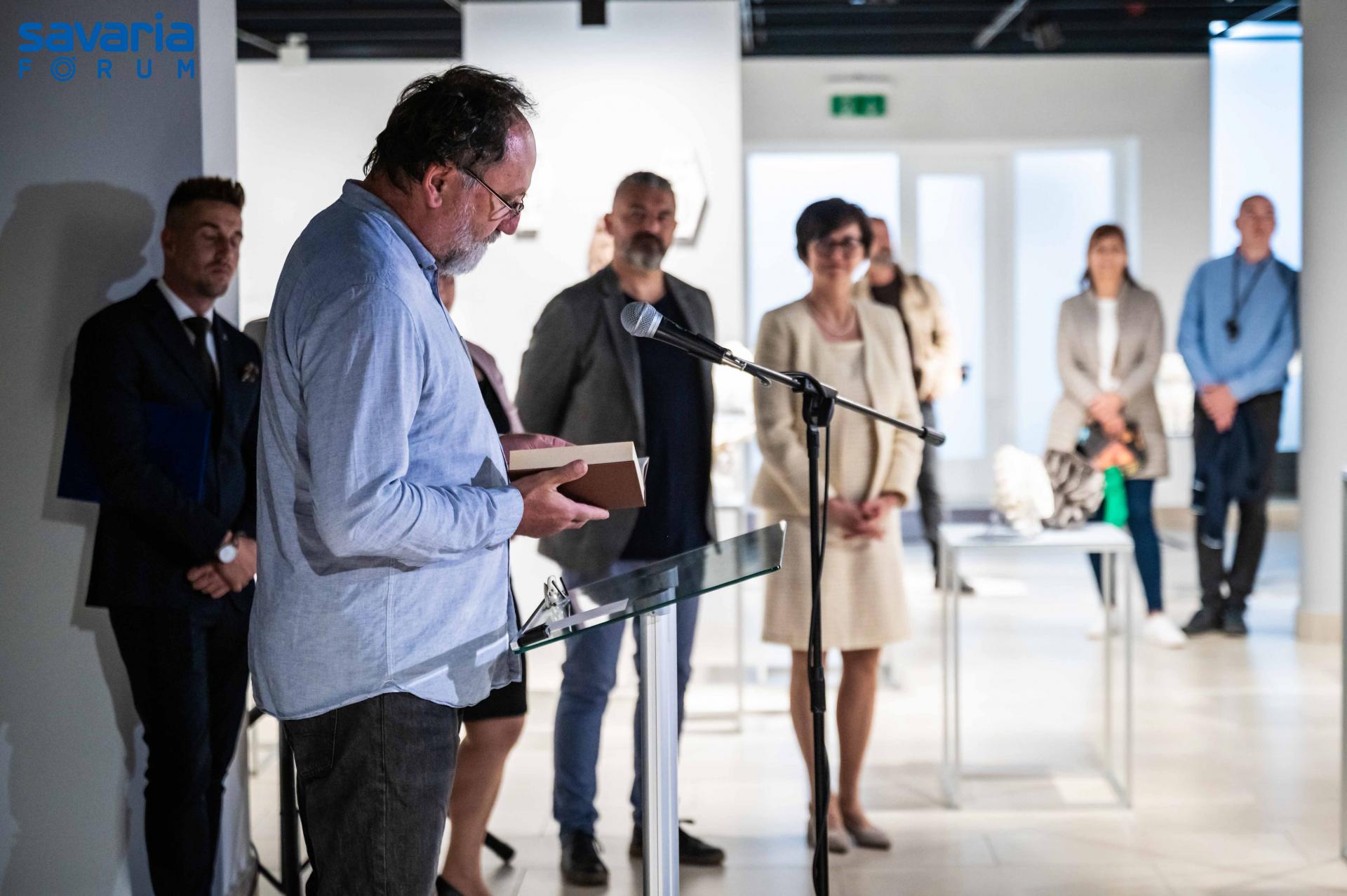 "Mércém a bátorság s a szépség" – Simon Zsolt József alkotásaiból nyílt ...