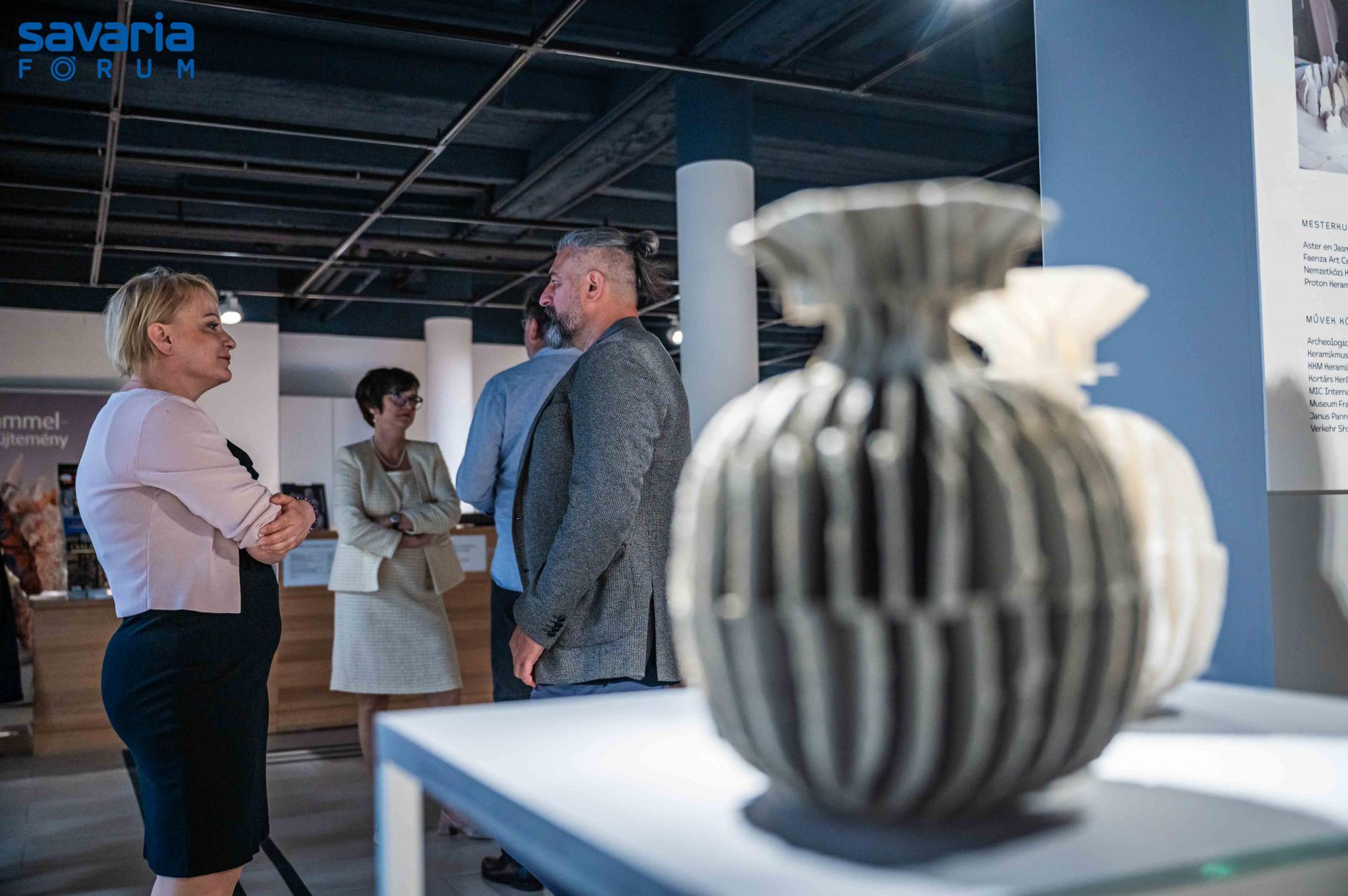 "Mércém a bátorság s a szépség" – Simon Zsolt József alkotásaiból nyílt ...