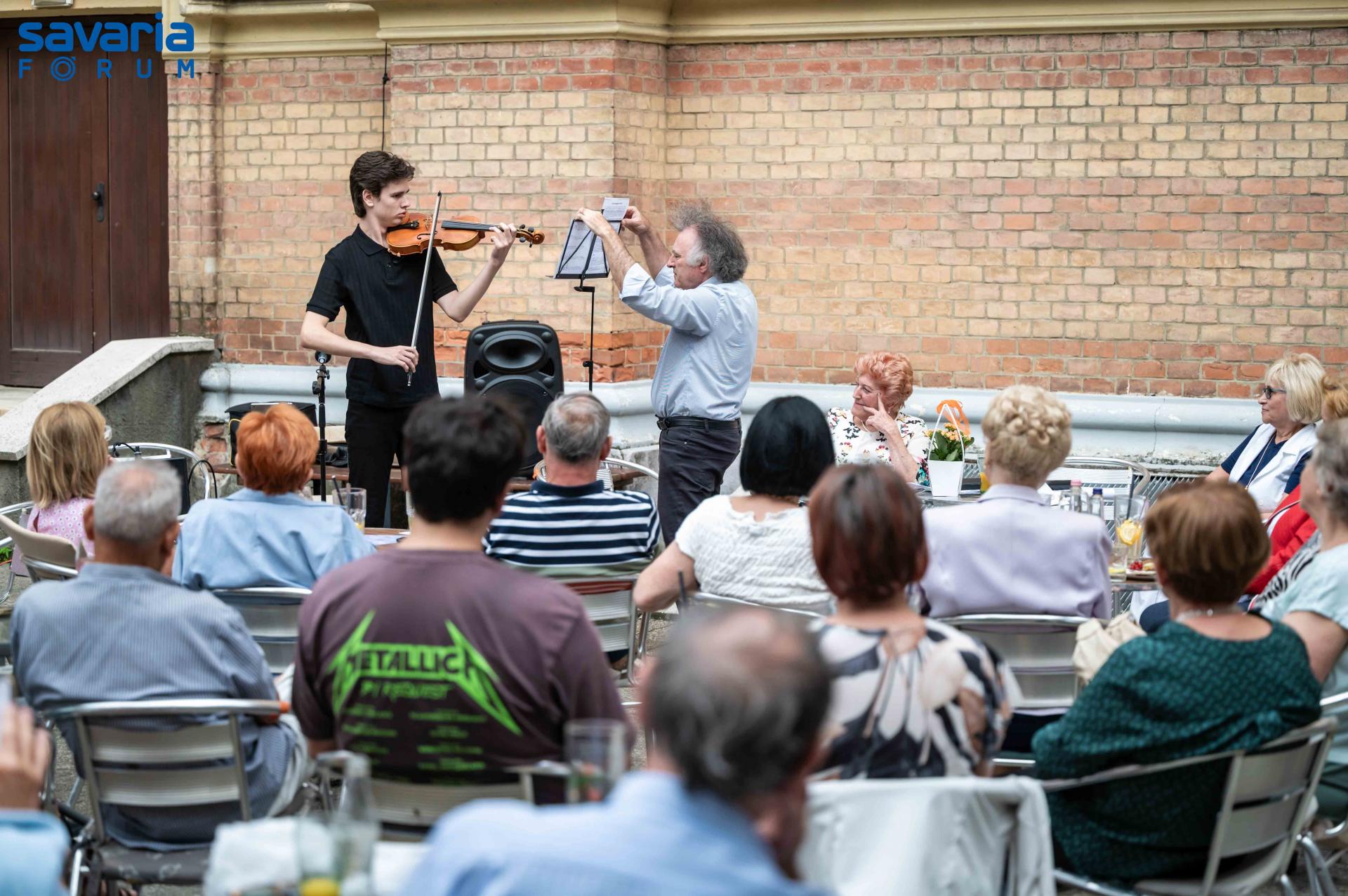 Művészek a kávéházban - a zene volt főszerepben a SzimfiArt szeptemberi ...