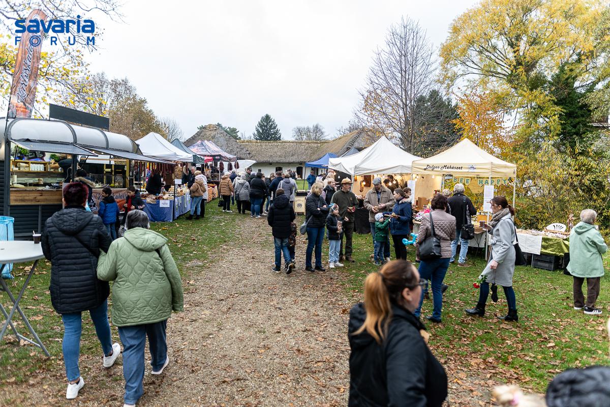 Két napon át ünnepelte Szent Mártont a Vasi Skanzen – vásár, zene, finomságok és lampionos ...