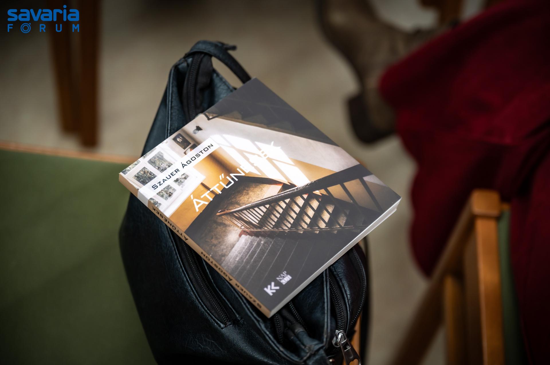 A versek szigorú építmények – Szauer Ágoston legújabb kötetét mutatták be a könyvtárban