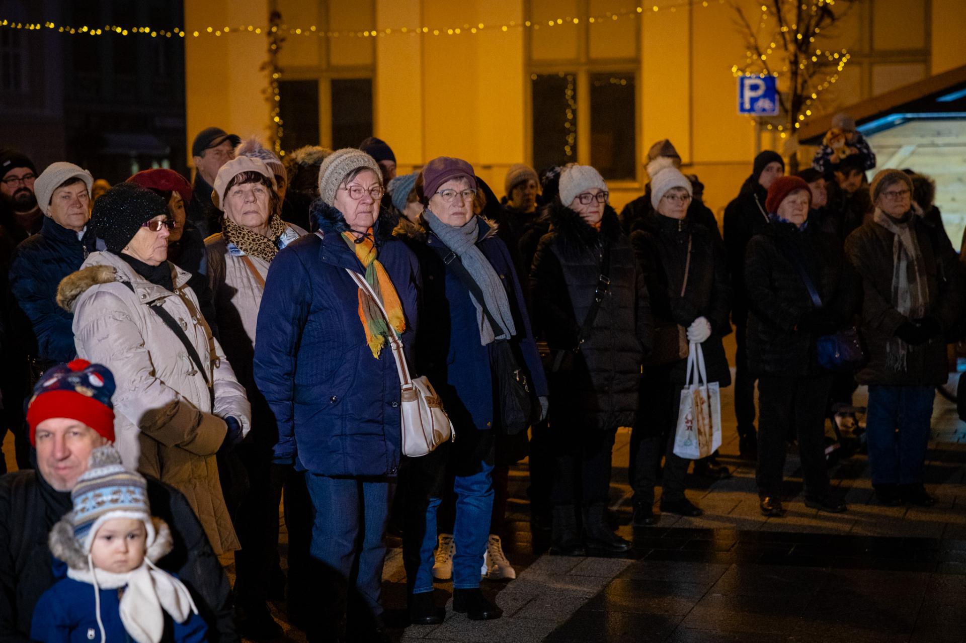 Adventi vásár Szombathely 2025: fellobbant az öröm lángja a város ...