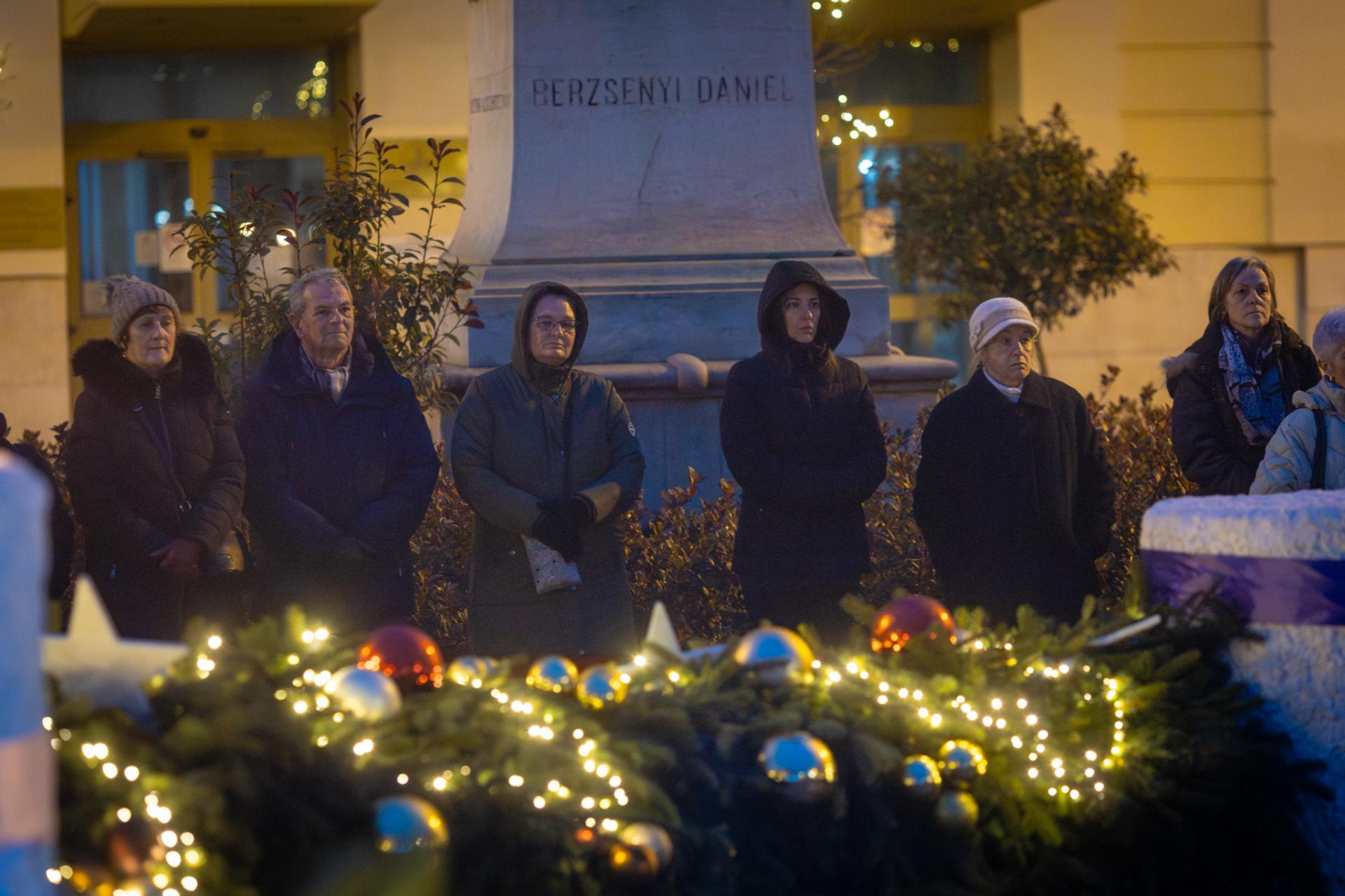 Adventi vásár Szombathely 2025: lobog a szeretet lángja is a város ...