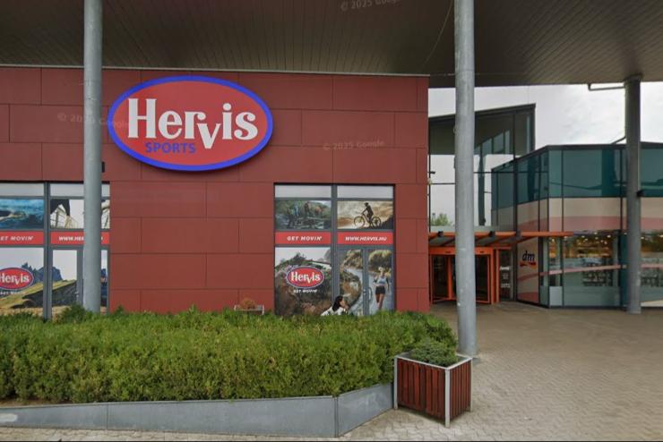 Megválik a magyar, a román cégeitől és az üzleteitől a Hervis