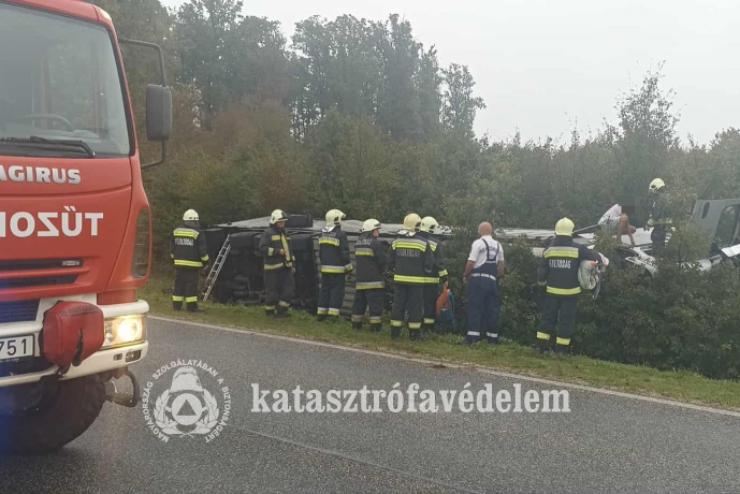 Kamionok karamboloztak a 86-os főúton Zalalövőnél