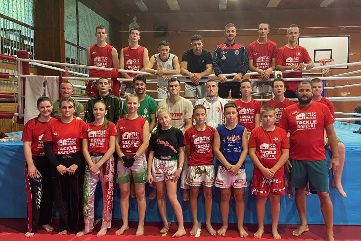 A kick-box legjobb hazai fiataljai edzettek együtt Vépen