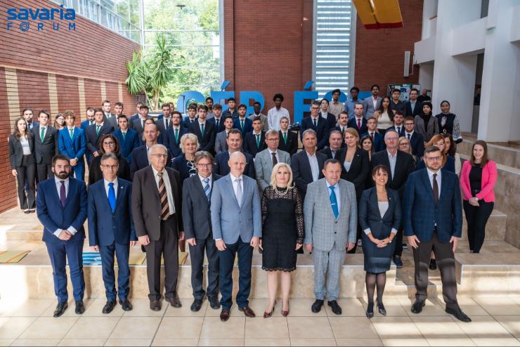 Oktatói és hallgatói kiválóságait díjazta az ELTE szombathelyi ...