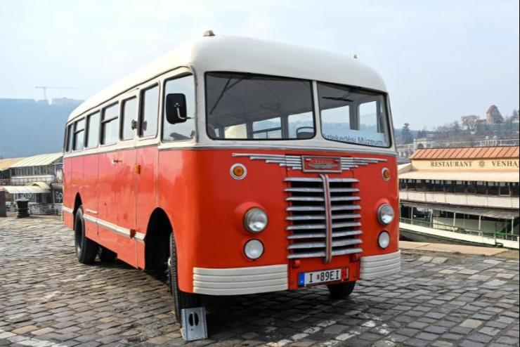 Ikarus 30-as autóbusszal bővítette gyűjteményét a Magyar Műszaki és ...