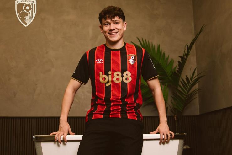 Hivatalos: Tóth Alex a Bournemouth-ban folytatja
