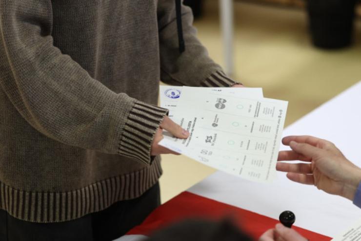 Választás 2026 - Megérkeztek az első külképviseleti urnák az NVI-hez