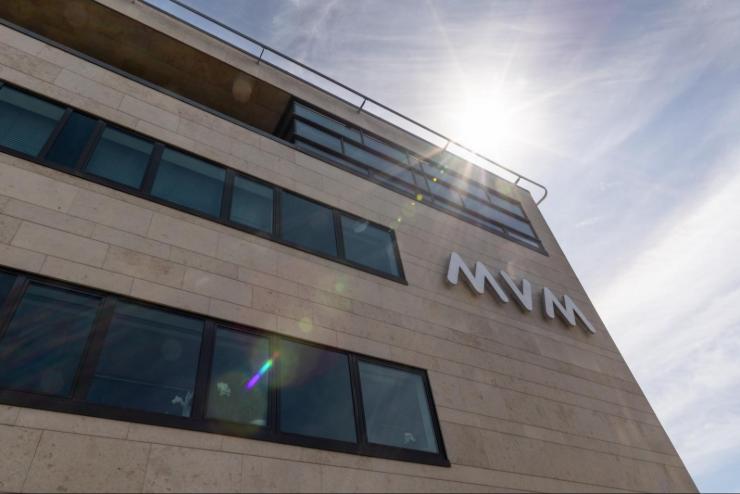 Az MVM Next Zrt. nevében vert át több száz embert három francia férfi