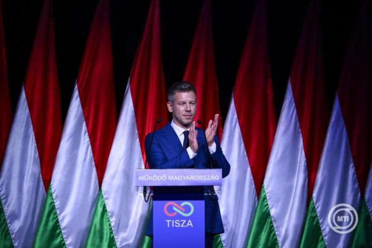 Ötéves csúcs közelében nyitotta a hetet a forint